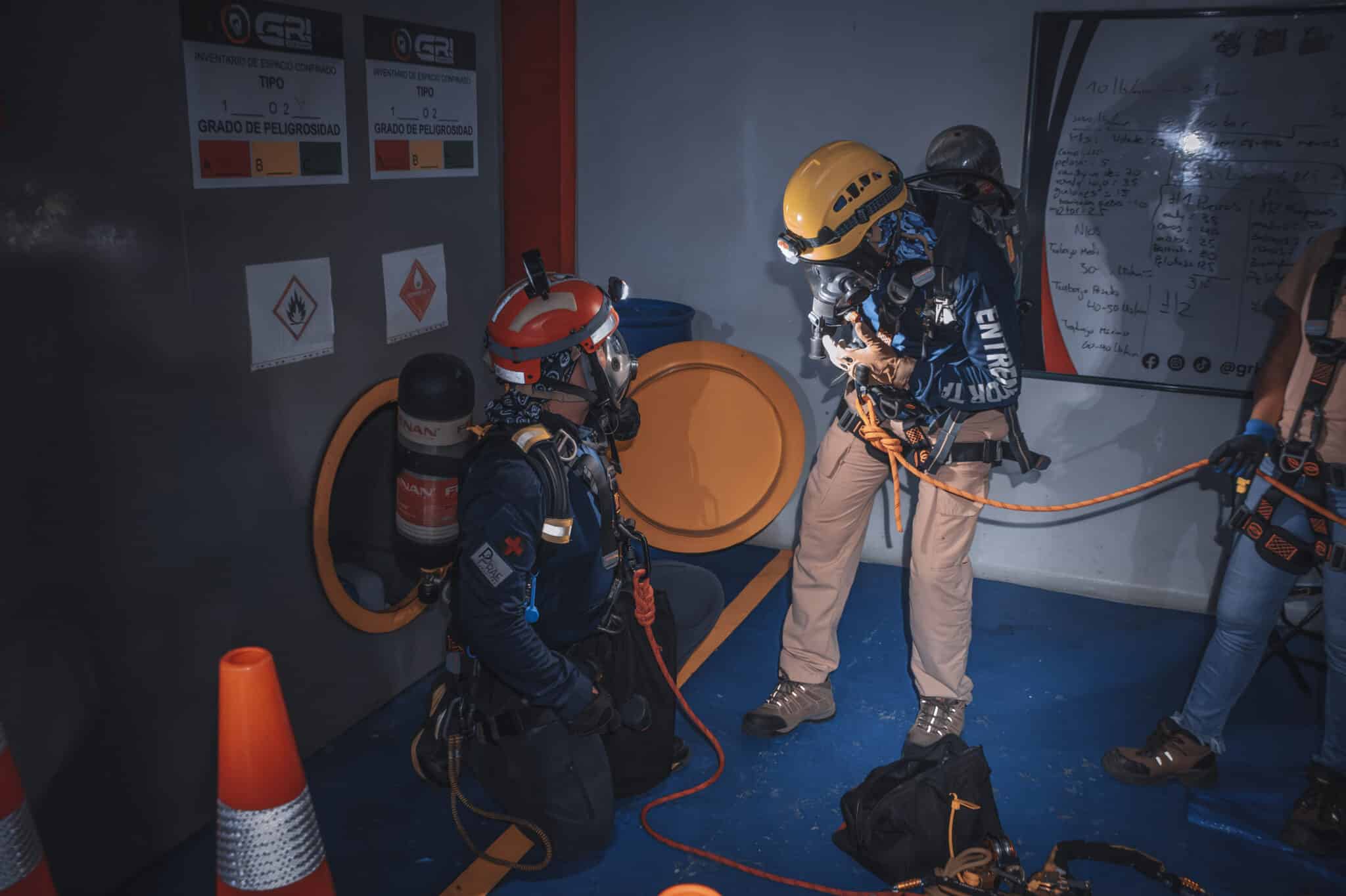 Trabajador entrante para trabajo en espacios confinados - GRI Company